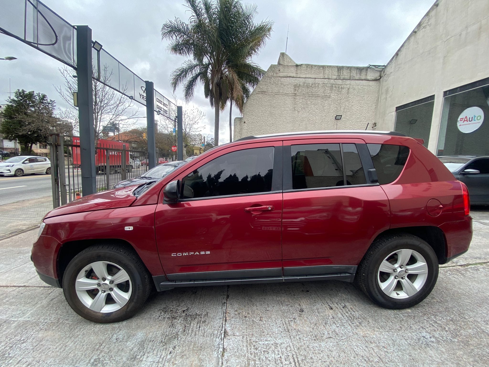 JEEP COMPASS SPORT 4X4 – Julio Automóviles