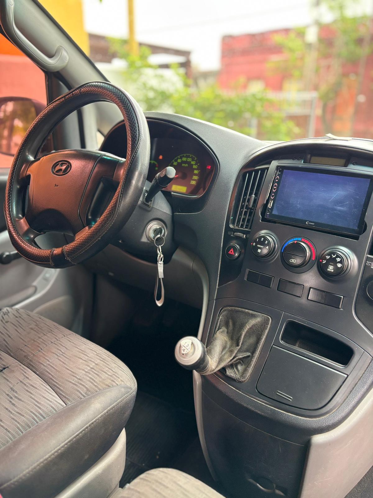 HYUNDAI H1 GRAND STAREX 2.4 – Julio Automóviles